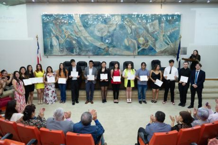 Emotiva ceremonia de egreso del Programa Gabriela Mistral | Universidad ...